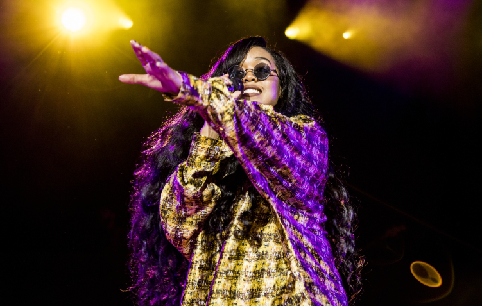 H.E.R. lanza una versión de 'Dance to The Music' de Sly and the Family ...