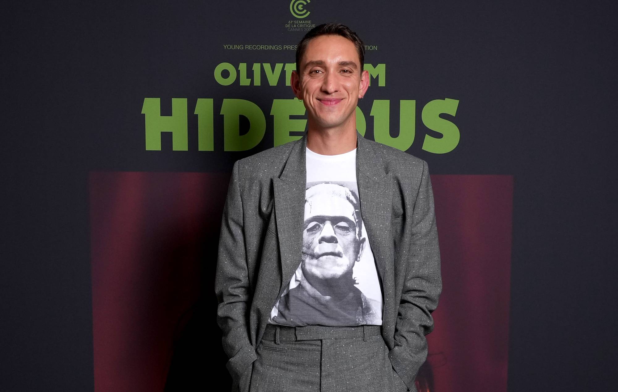 Mira cómo Oliver Sim versiona a Placebo y toca con Romy de The xx en su ...