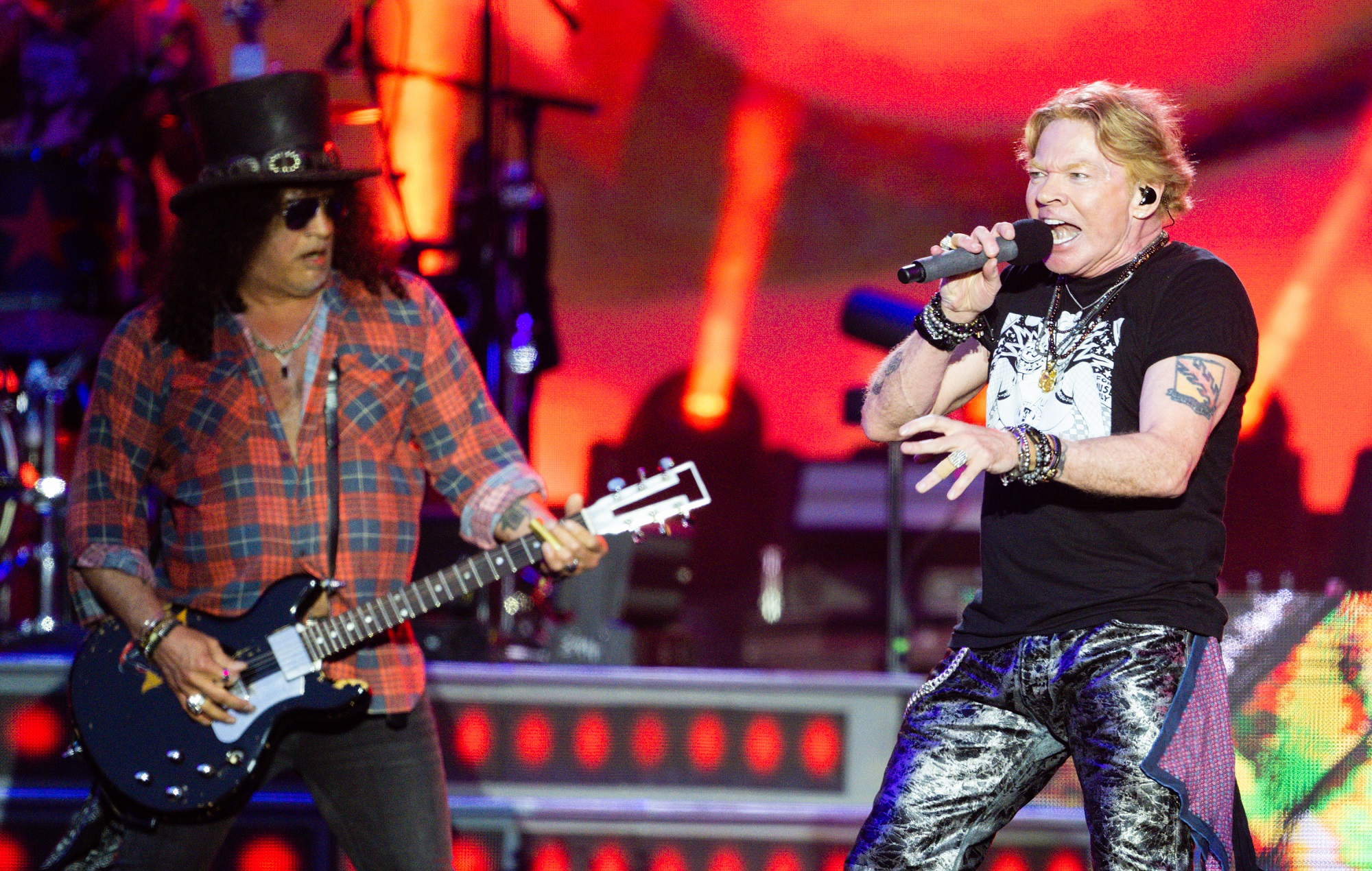 Guns N' Roses estrena en directo su nuevo single "Perhaps | Cultture