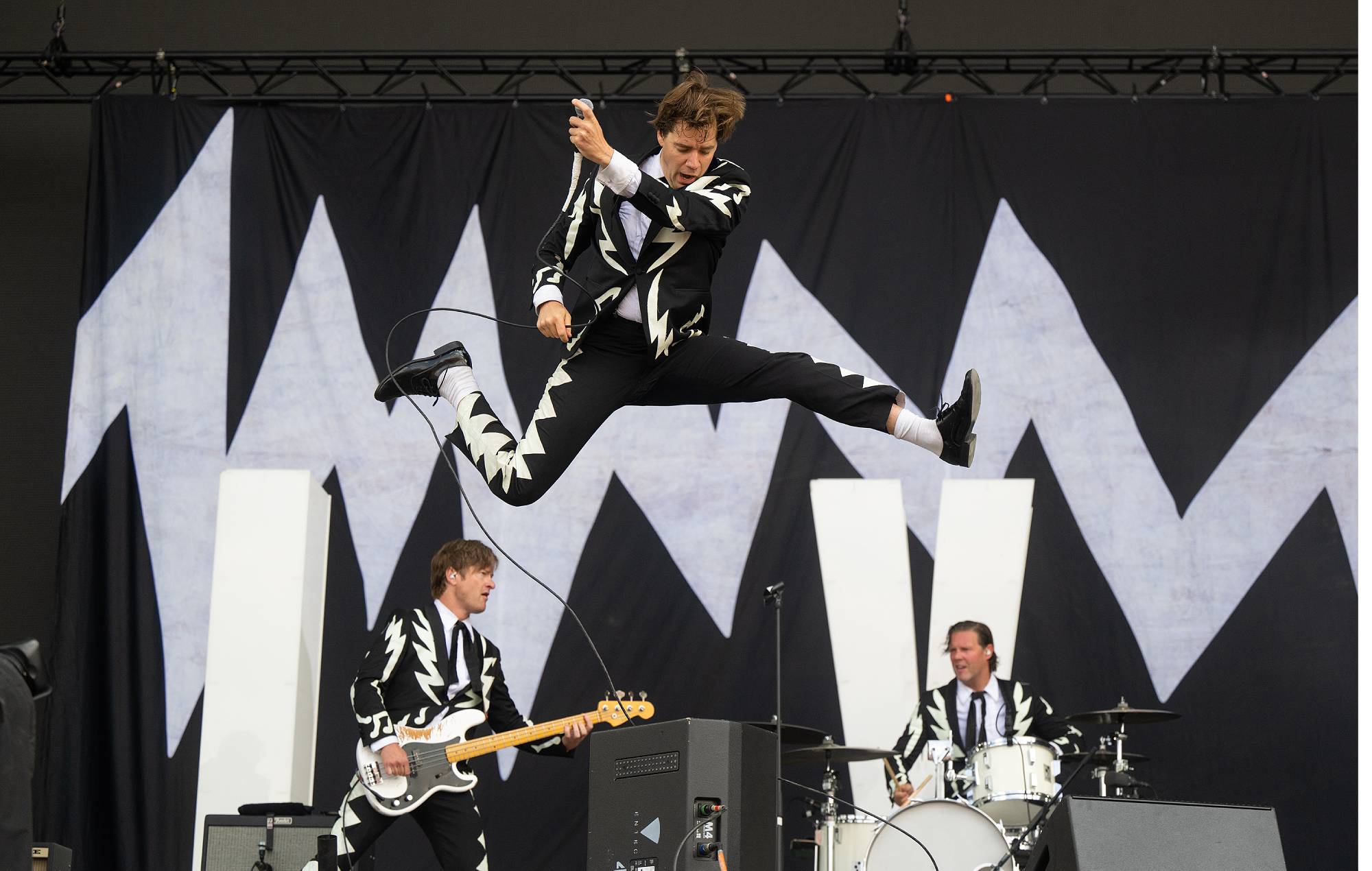 The Hives lanza dos nuevos singles punky, 'Trapdoor Solution' y 'The Bomb' | Cultture