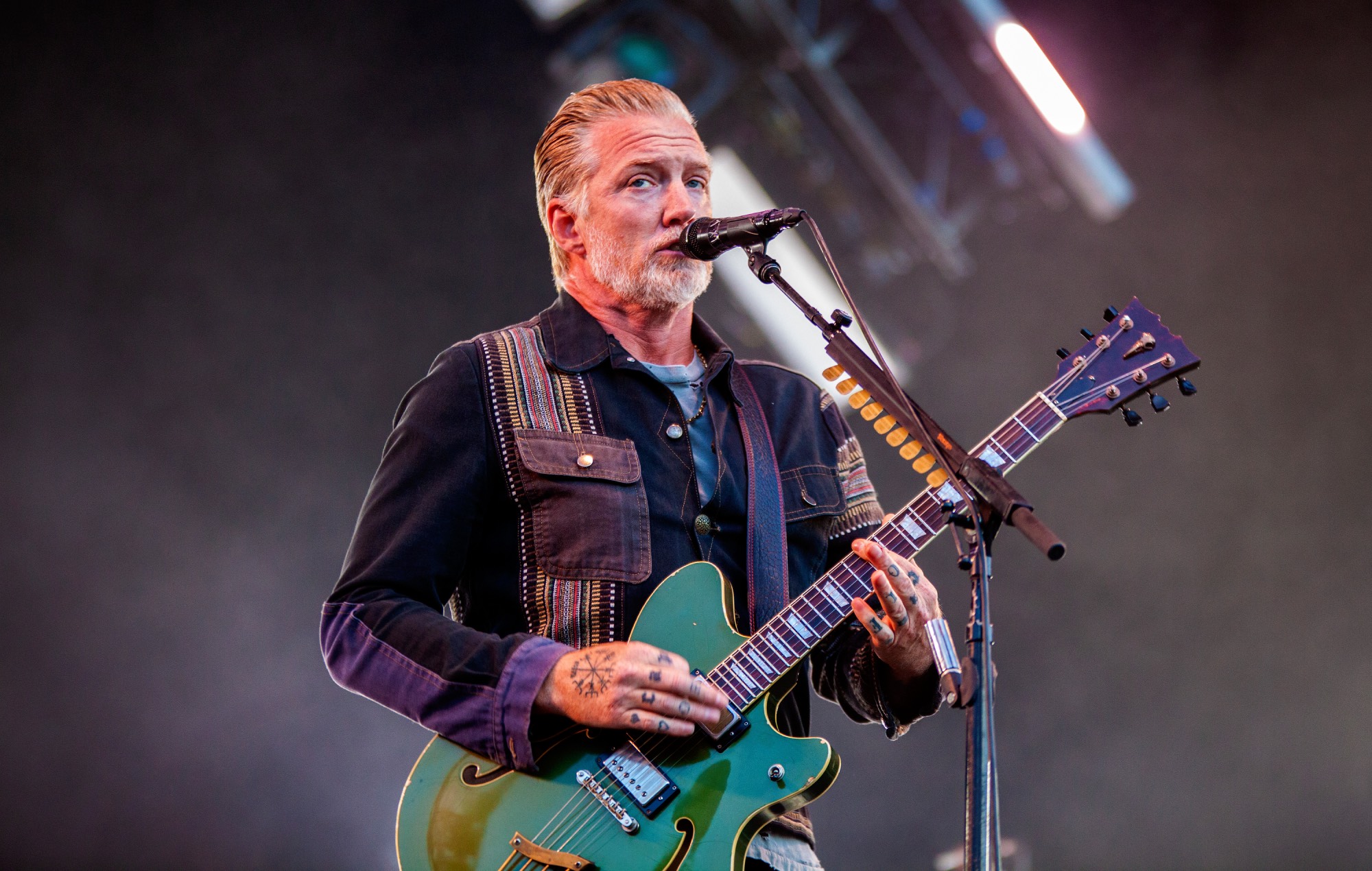 Josh Homme promete "arremangarse" para que el próximo disco de Queens ...