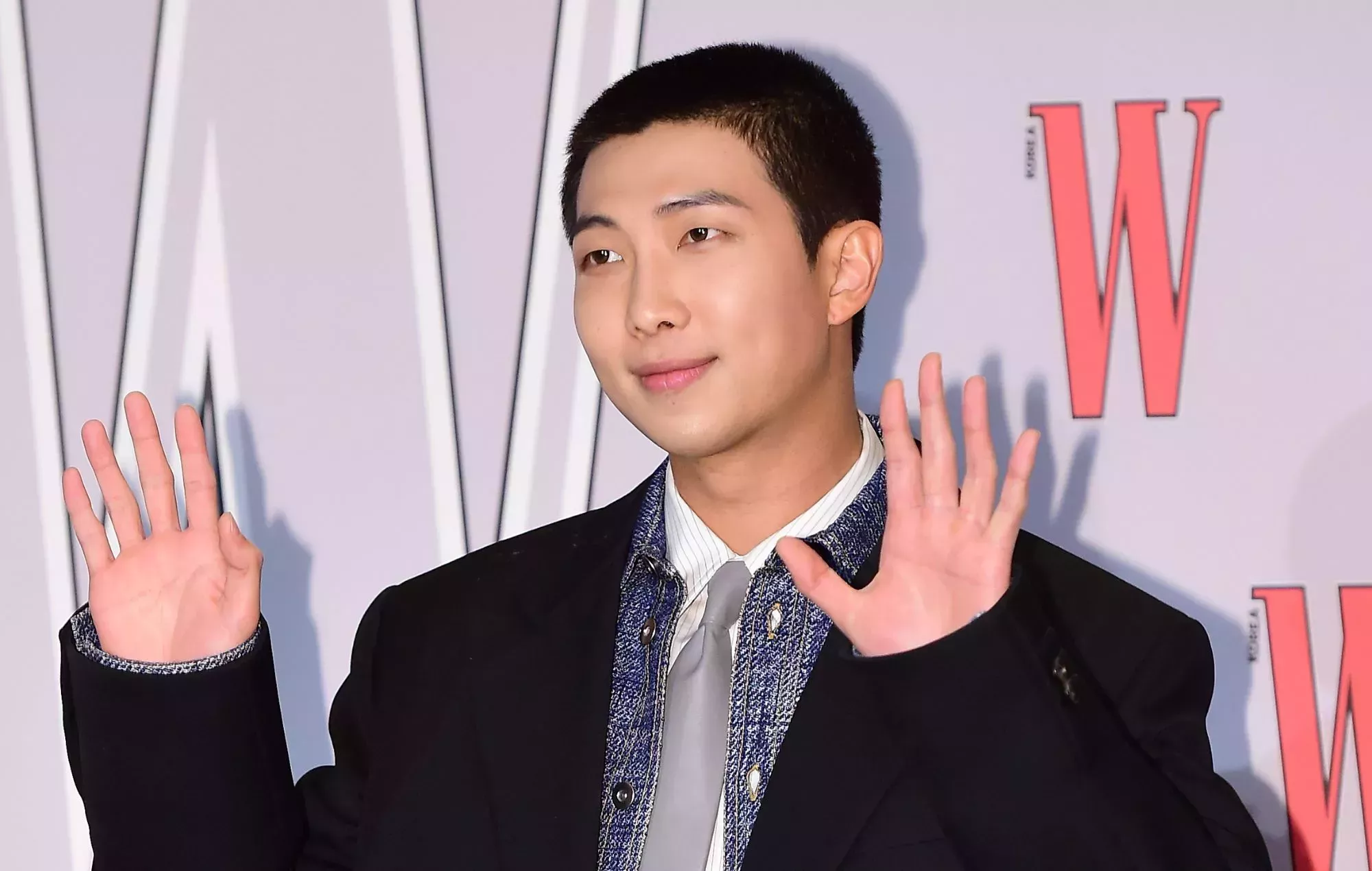 RM de BTS anuncia el documental "RM: Right People, Wrong Place | Cultture