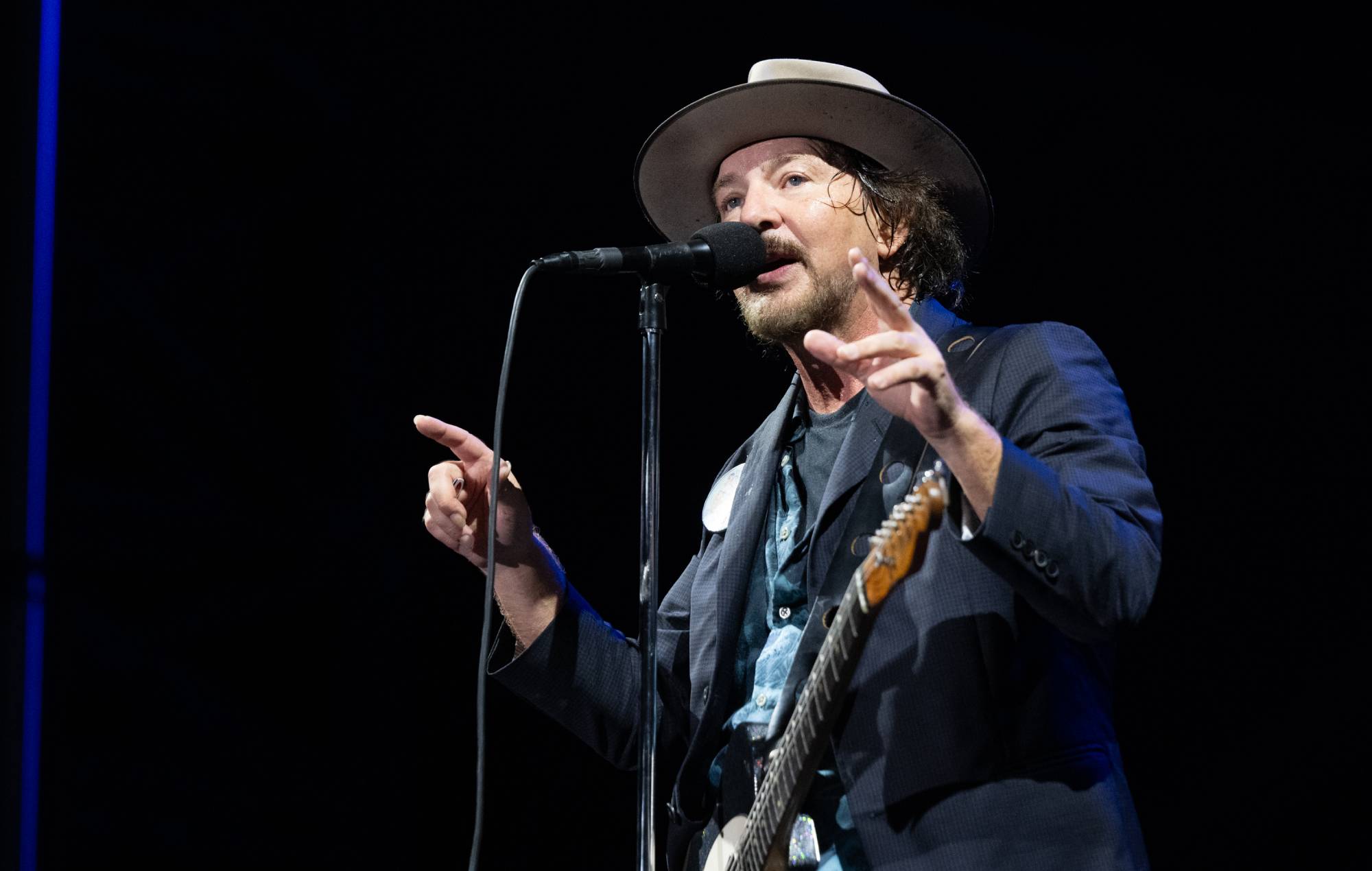 Vea a Pearl Jam tocar por primera vez el tema "The Whale Song | Cultture