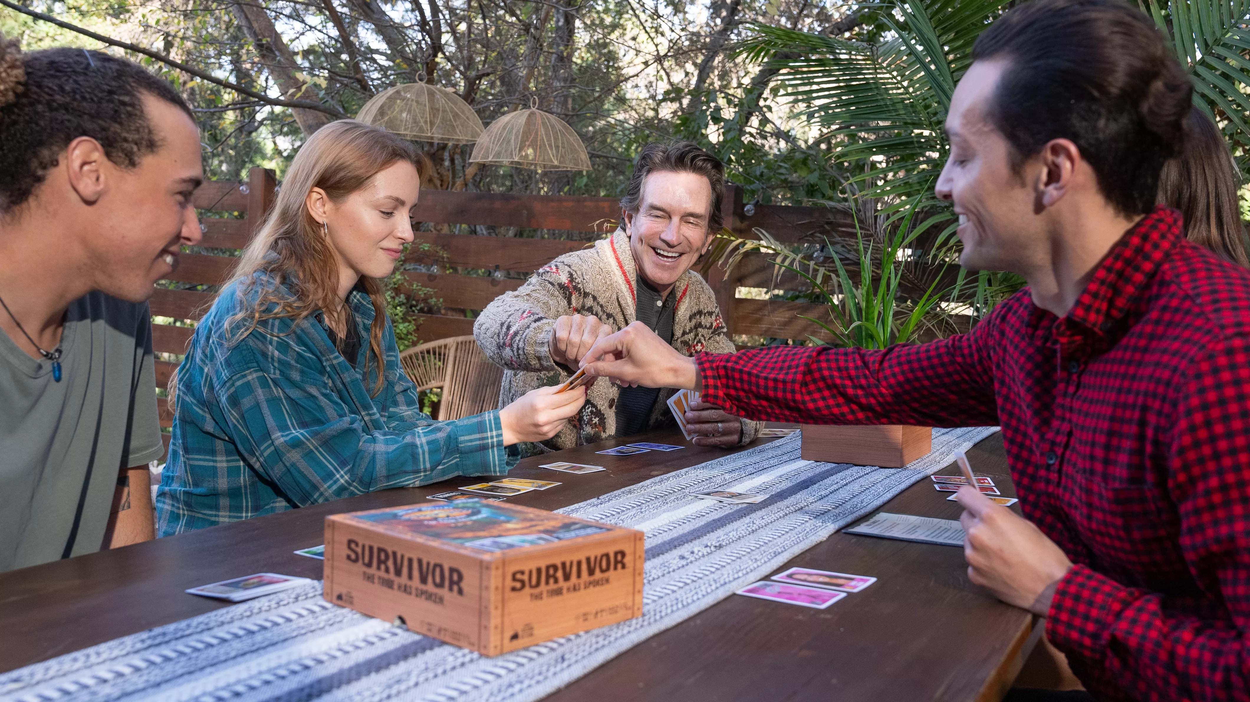 Jeff Probst se une a Exploding Kittens para el juego de cartas de ...